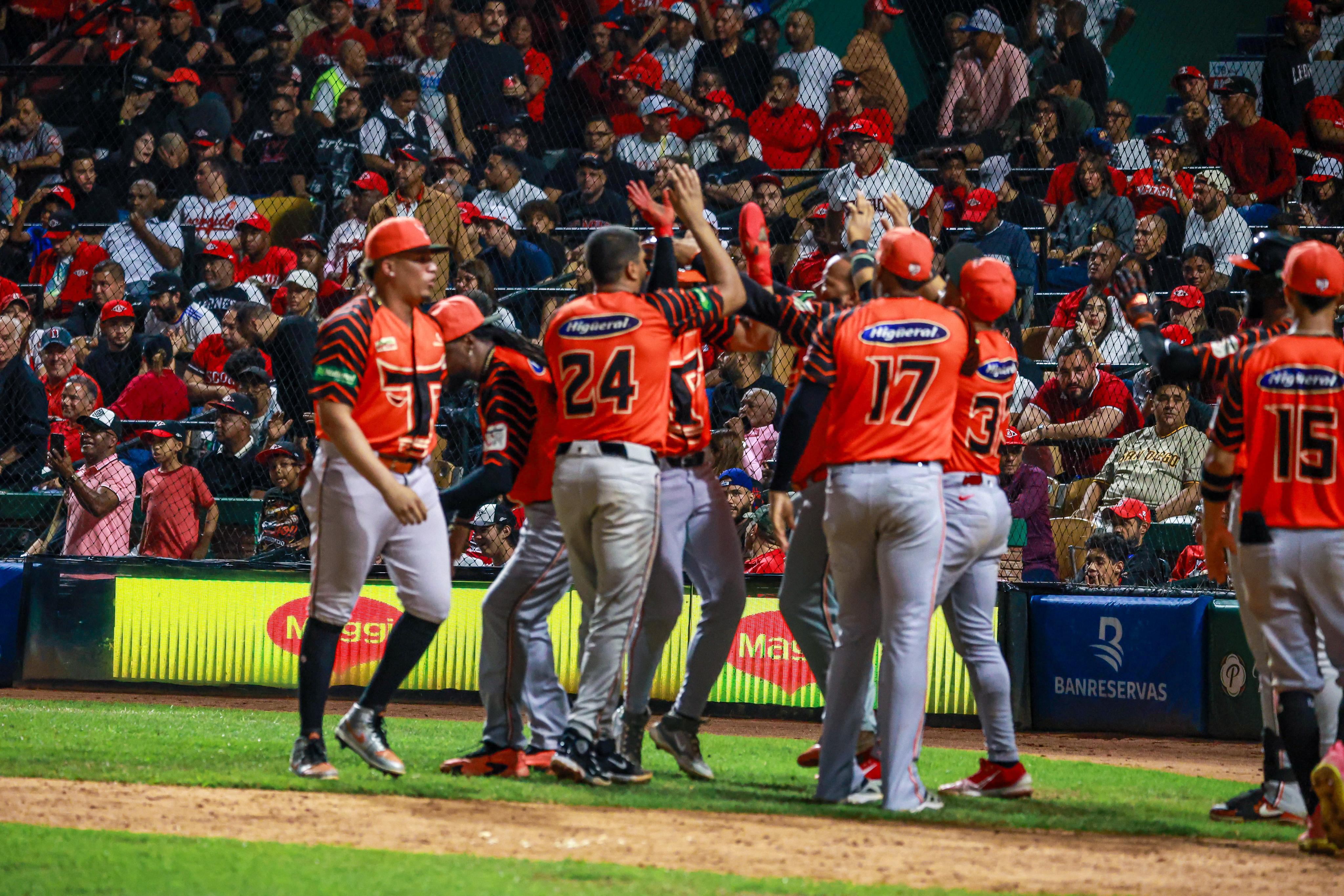 Toros remontan en el noveno y ganan su primero de la Serie Final - eltiempo